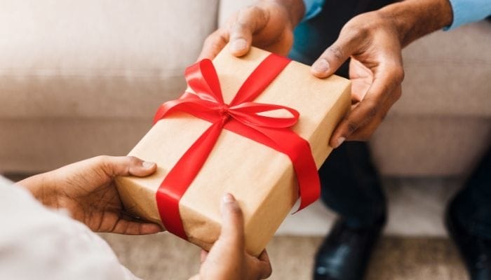 Bad Gifts Ideas You Shouldn’t Give To People - SmorgasBurgh